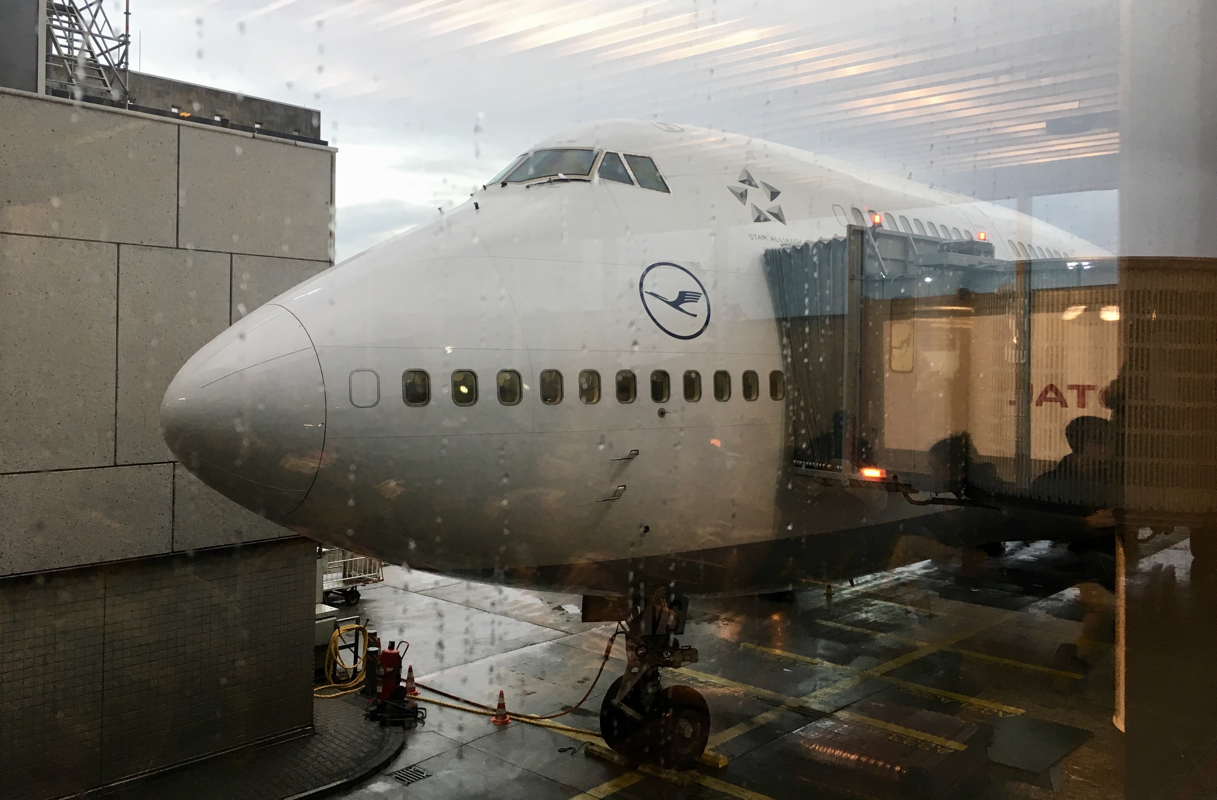 Lufthansa Business Class Boeing 747 Lower Deck: Bewertung